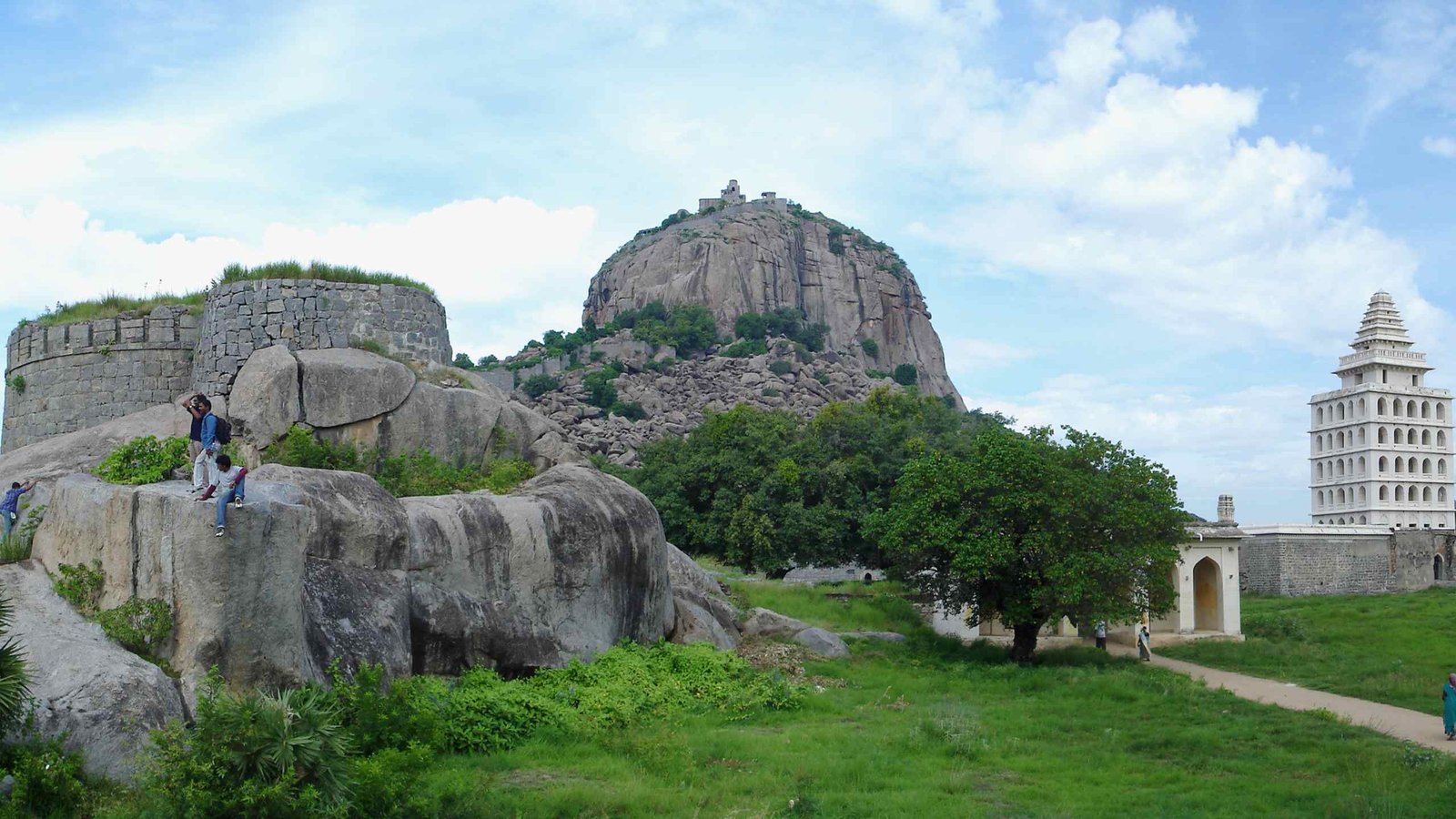 How Tej Singh Became Raja Desingu of Gingee - Storytrails