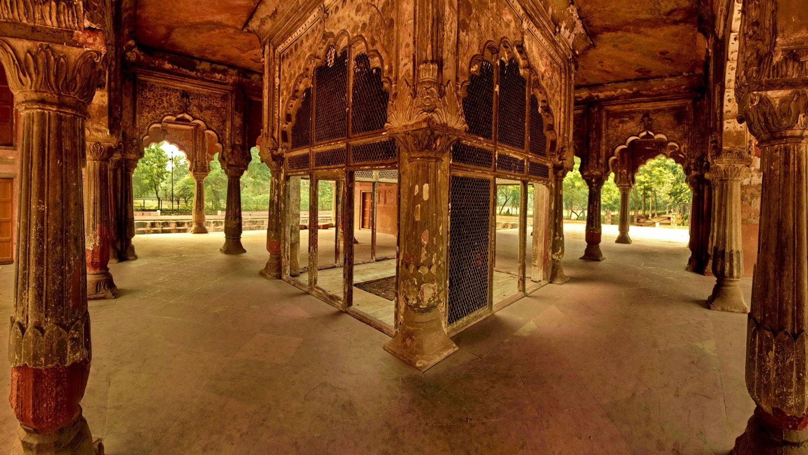 The Women Behind the Mughal Throne: The Story of Jahanara, Roshanara ...